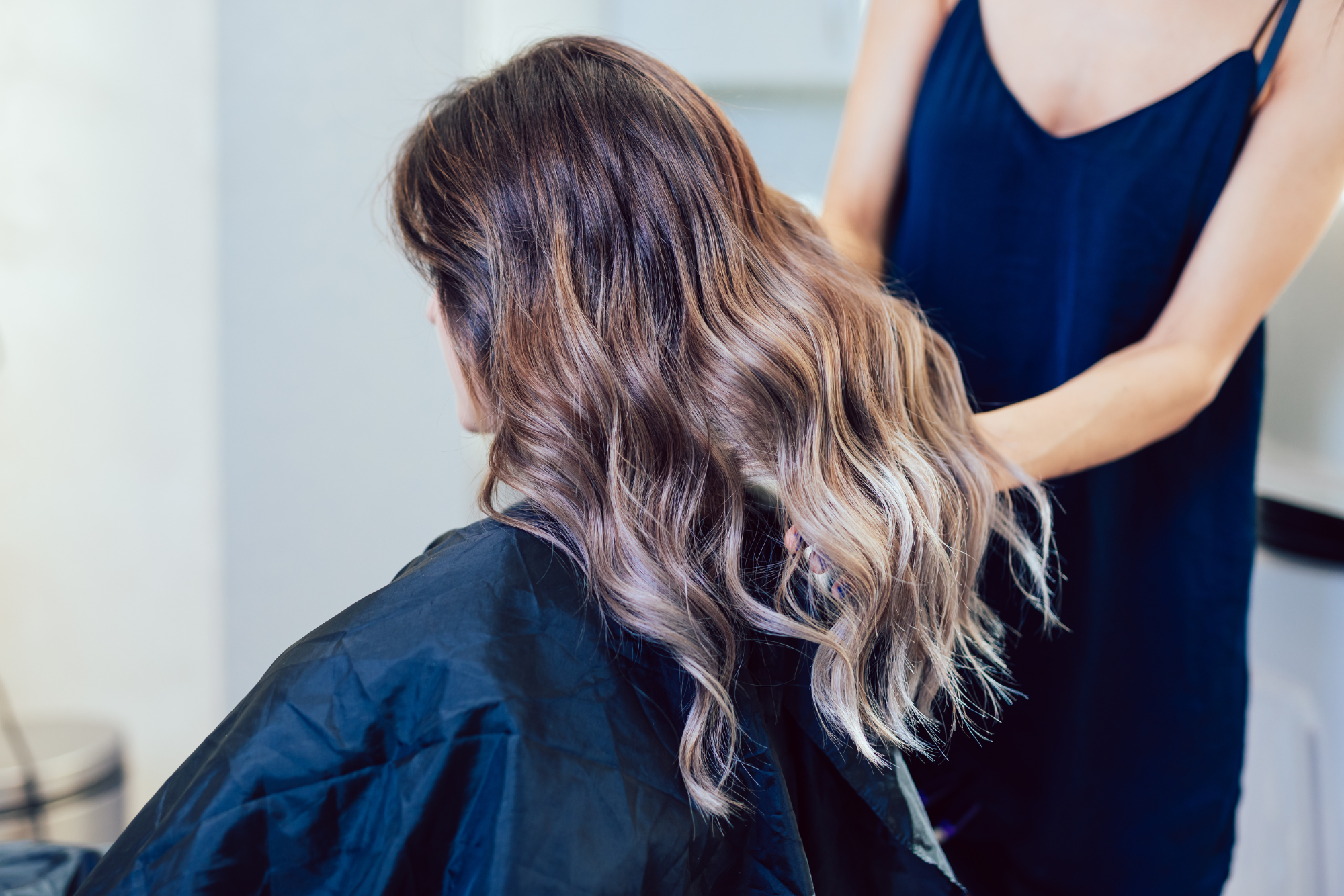 Choosing Between Foilyage and Balayage – Salonbar